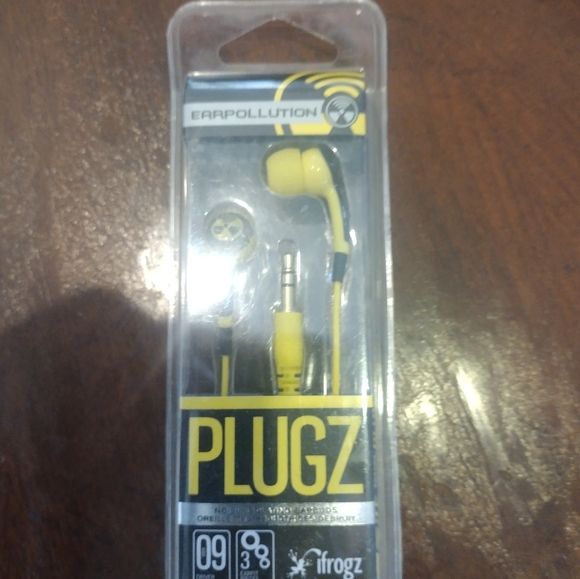 plug z | Headphones | Ear Buds | Poshmark